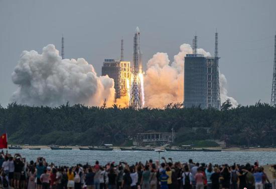 China willing to expand intl cooperation in space station, joint flight