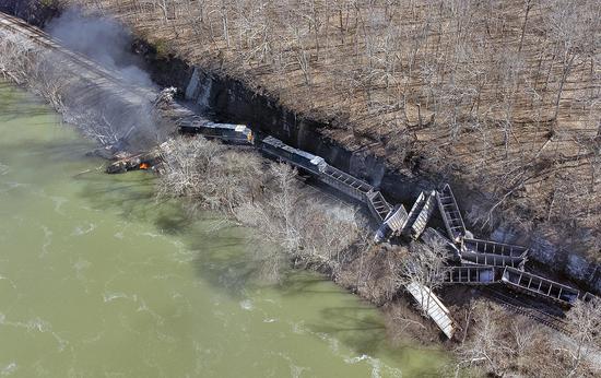 Freight train derailment injures 3 in U.S. West Virginia