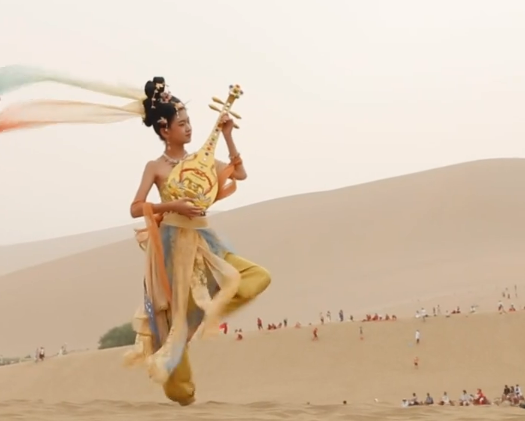 Dunhuang Flying Apsaras costume popular among tourists in Dunhuang, NW China's Gansu