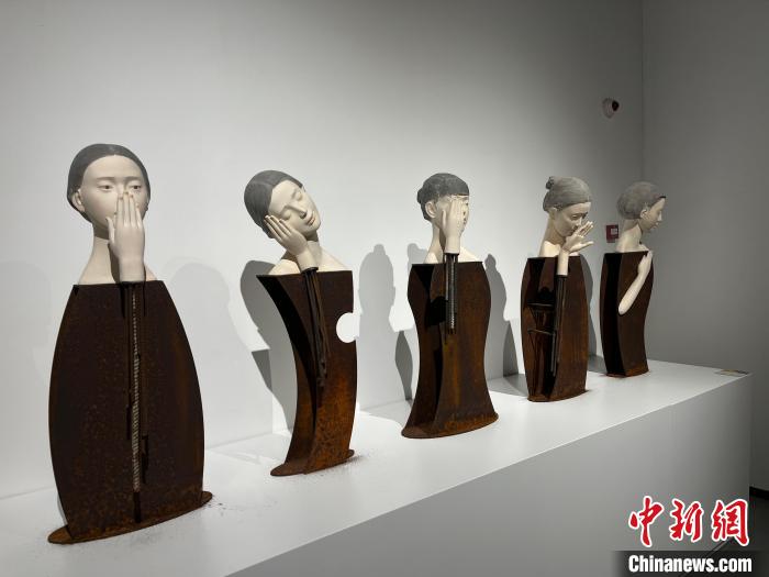 Int'l ceramic fair kicks off in China's 'Porcelain Capital'