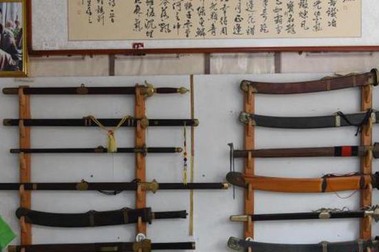 Hebei craftsman recreates 100 kinds of ancient Chinese weapons